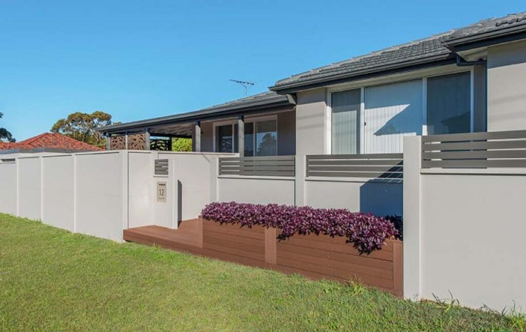 30 Creative Walls and Fences Ideas to Inspire