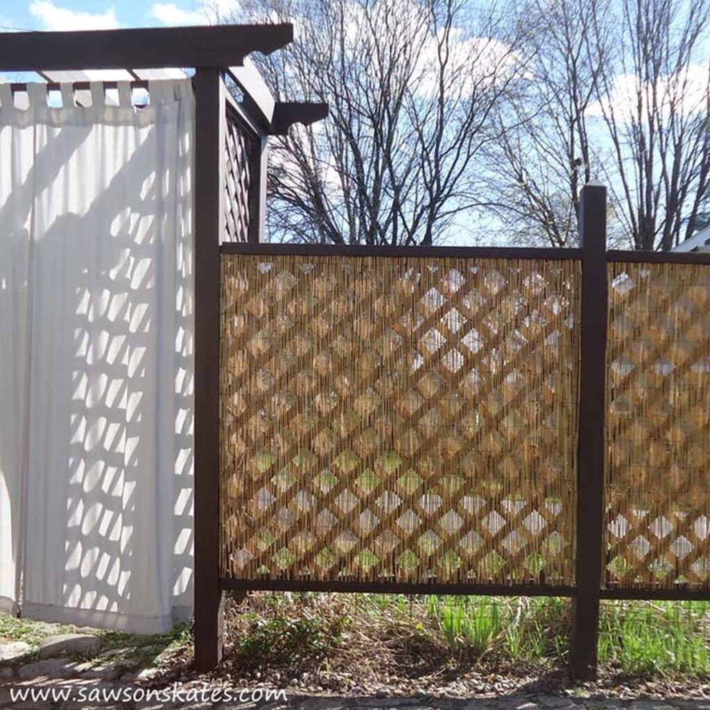 42 Top Privacy Fence Designs for Peaceful Backyards