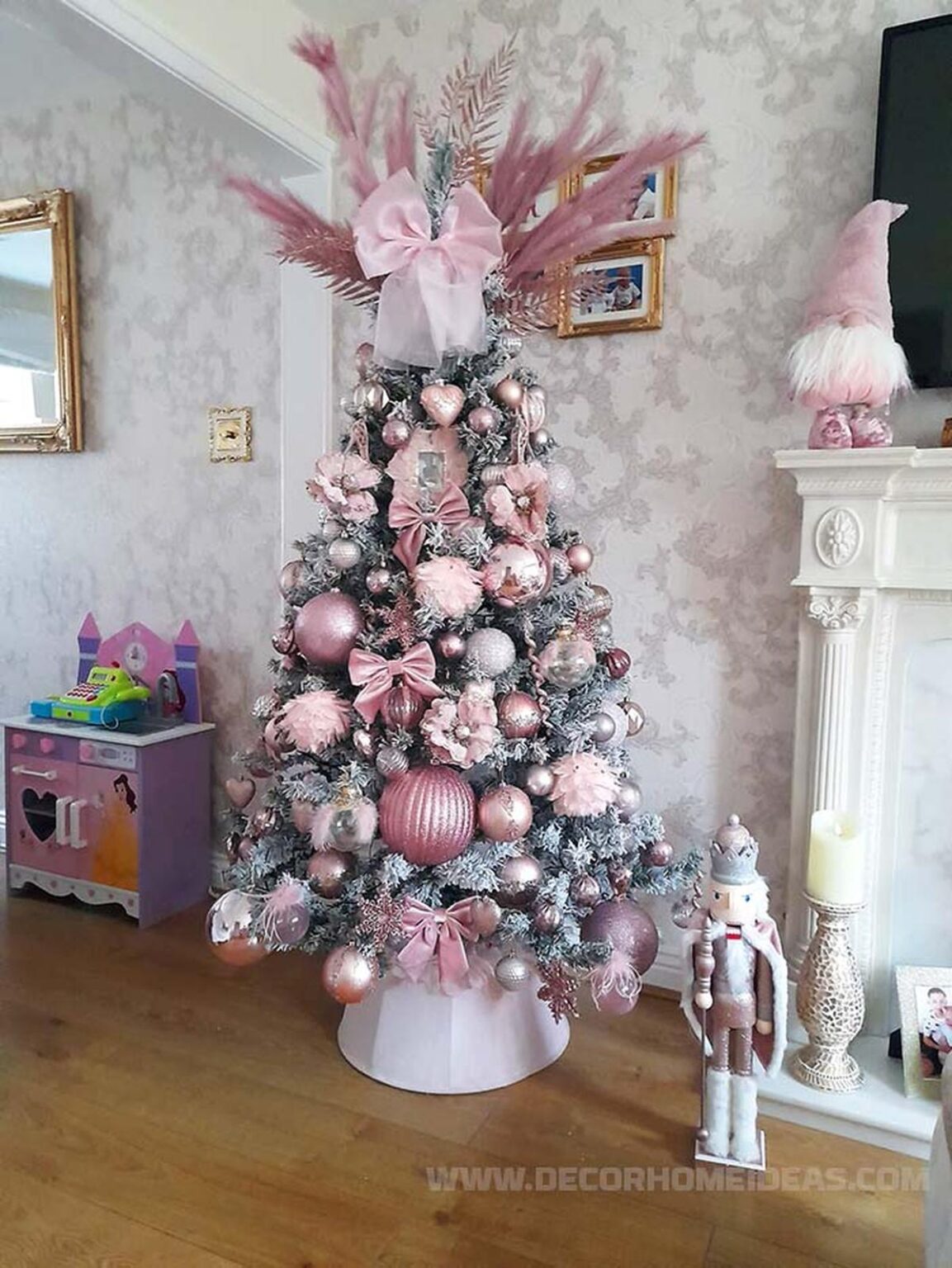 17 Chic Christmas Trees Trending This Winter