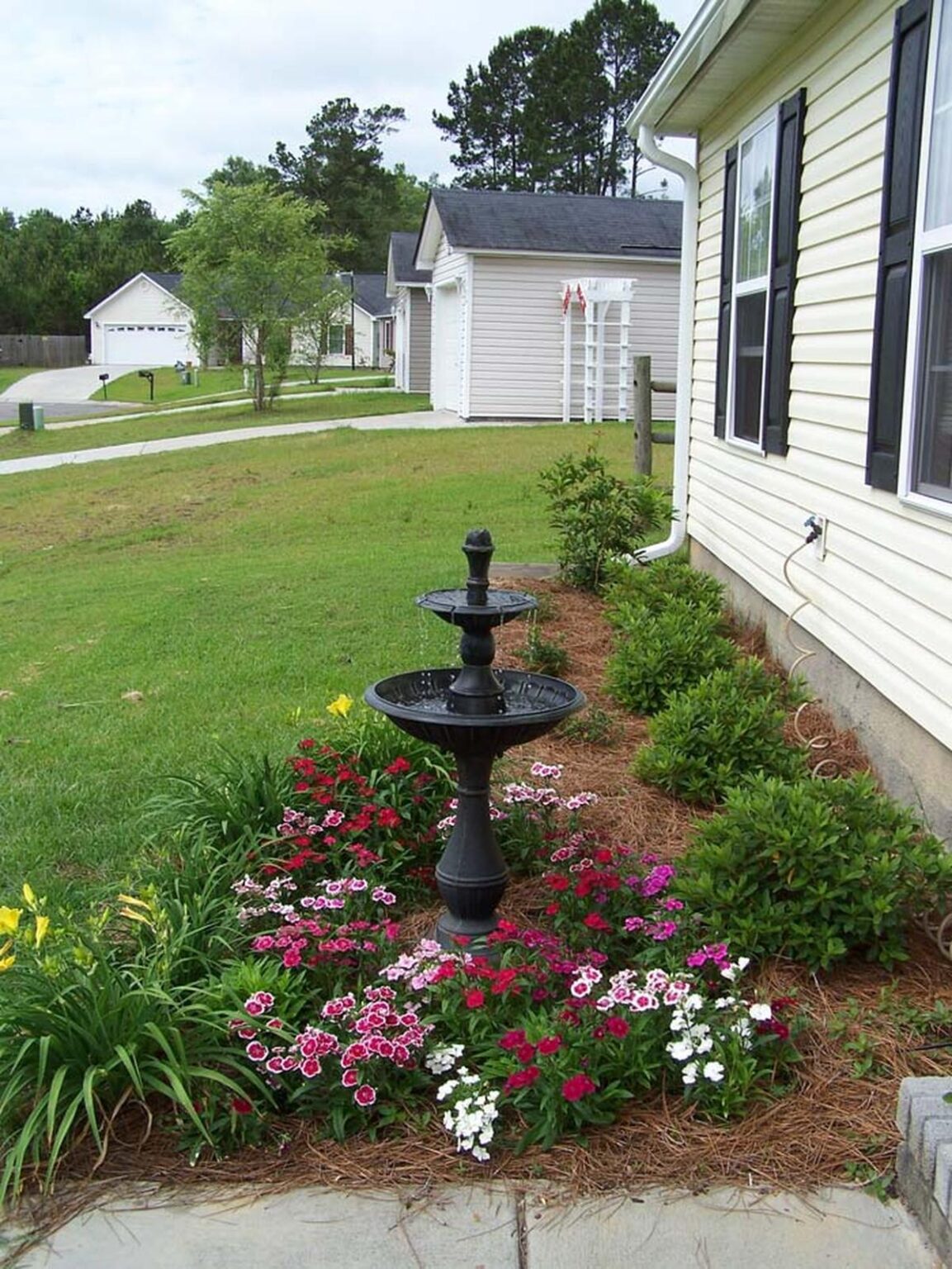 25 Stylish Water Fountain Landscaping Ideas to Inspire
