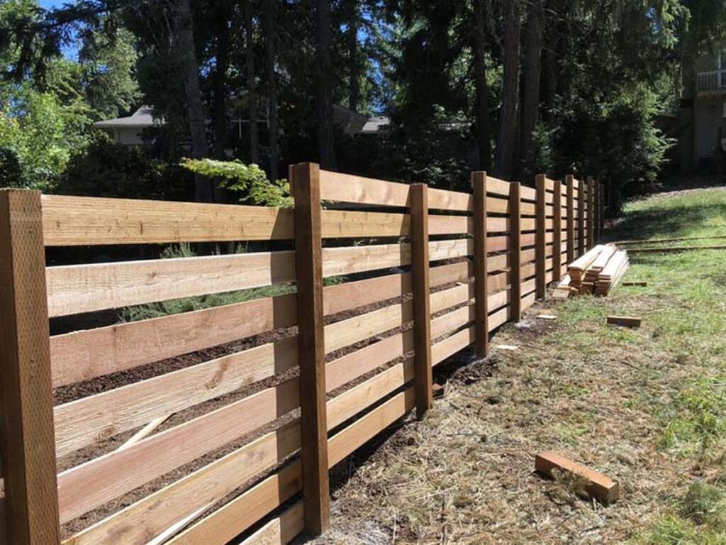 24 Gorgeous Farmhouse Fence Ideas for a Perfect Rustic Touch