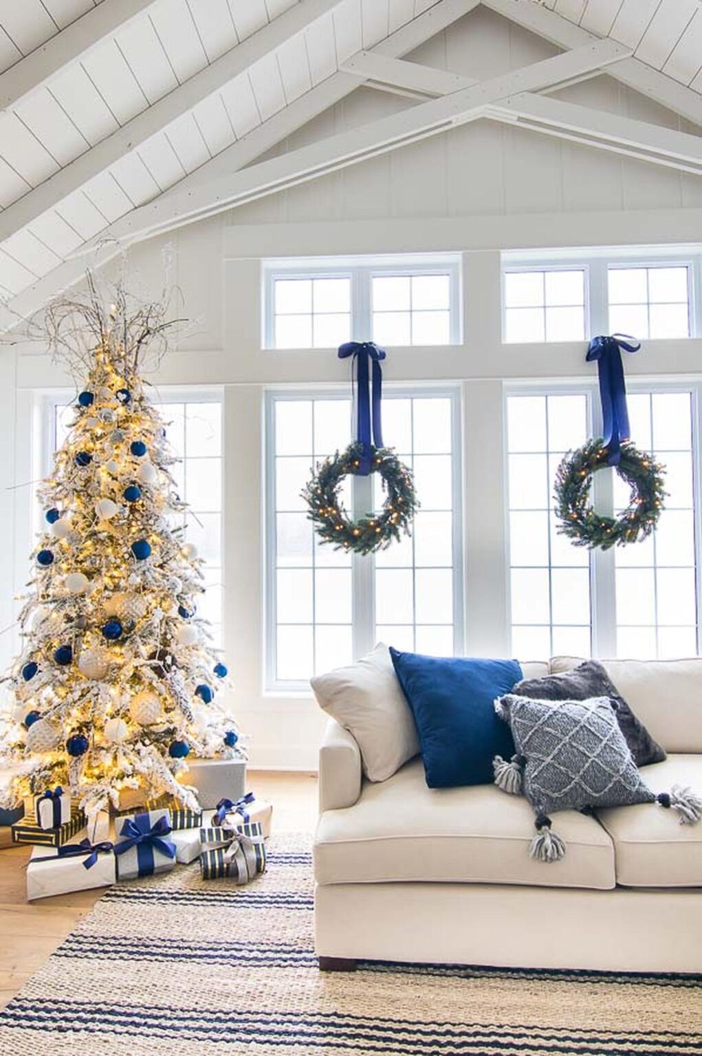 16 Navy & Gold Christmas Decors for Elegant Holidays