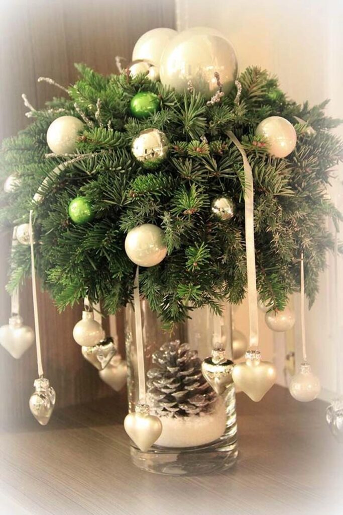 23 Elegant Christmas Centerpieces for Your Table