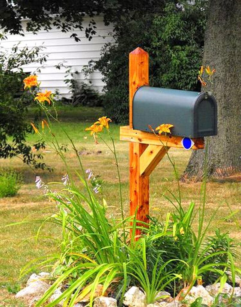 26 Mailbox Landscapes with Stunning Flower Beds