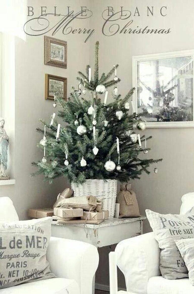 24 Tabletop Christmas Trees to Adorn Your Spaces