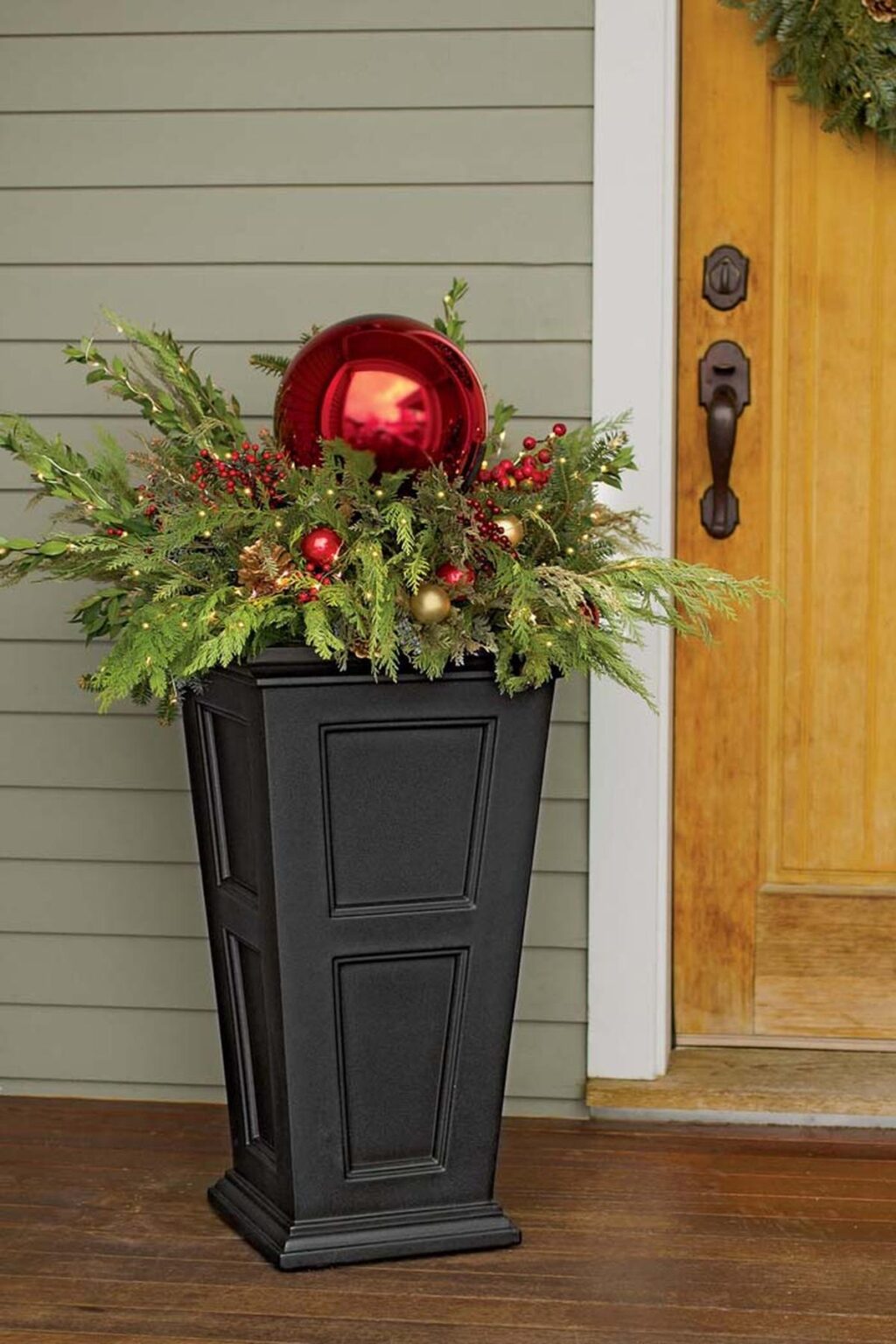 33 Joyful Outdoor Planters for Front Porch