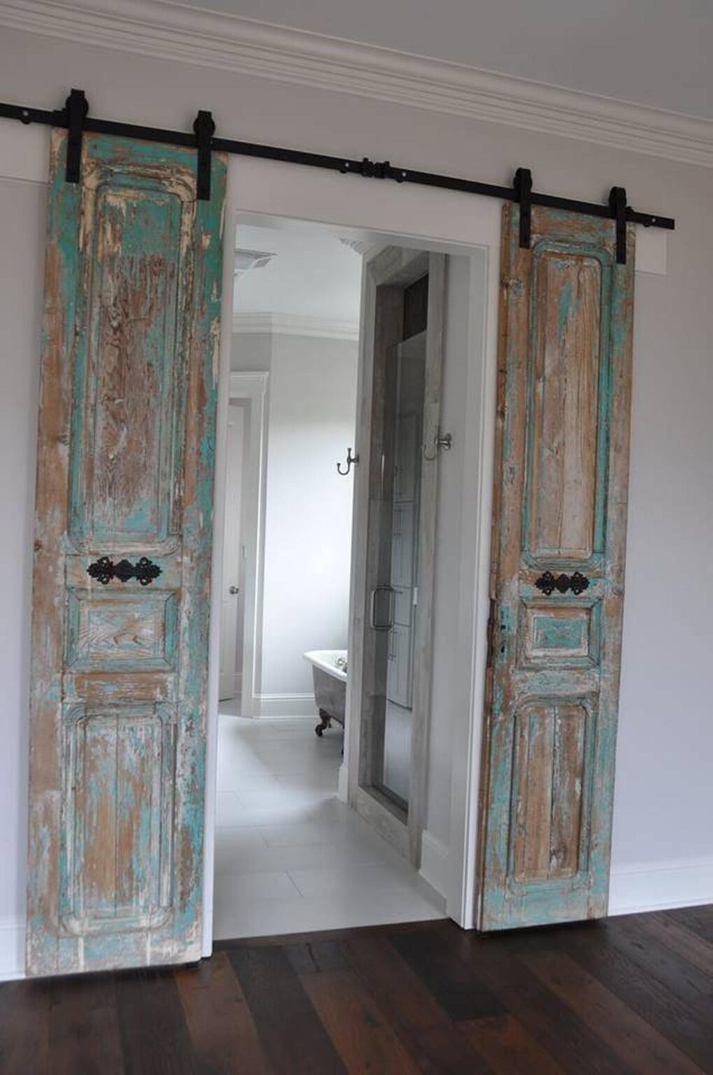10 Best Rustic Closet Doors to Add Style to Your Space