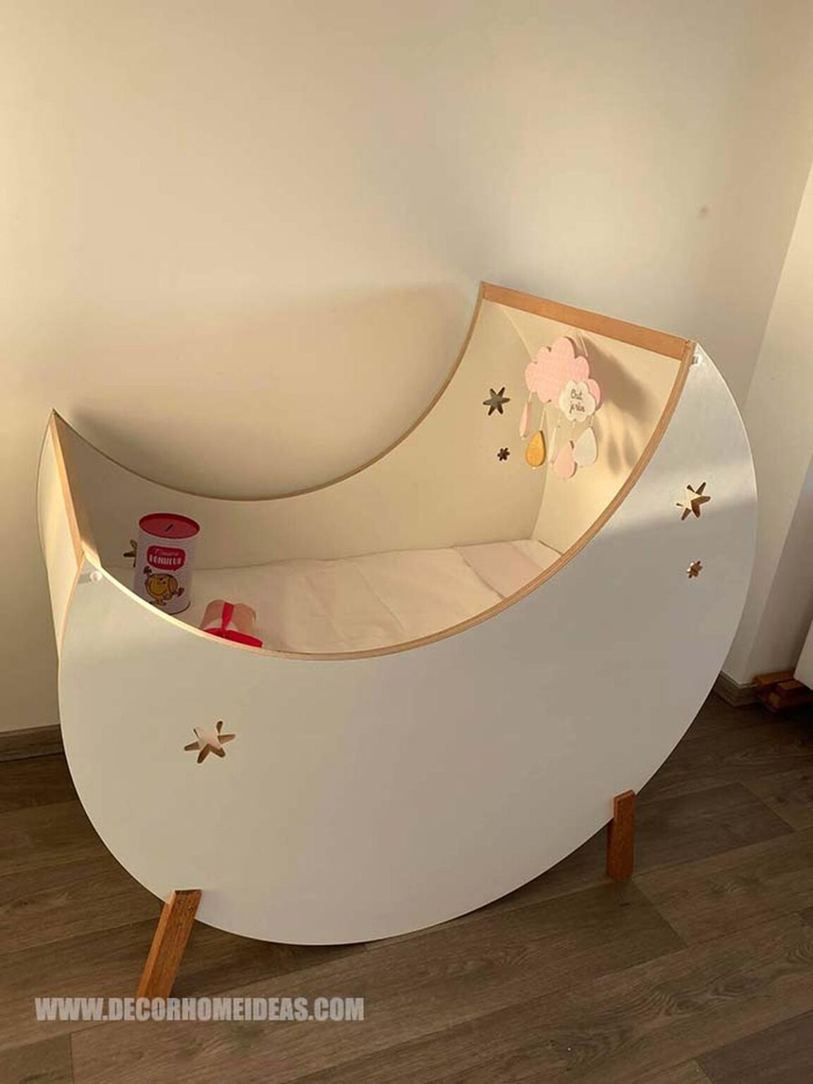 12 DIY Ideas for Cute Moon Shaped Baby Cribs
