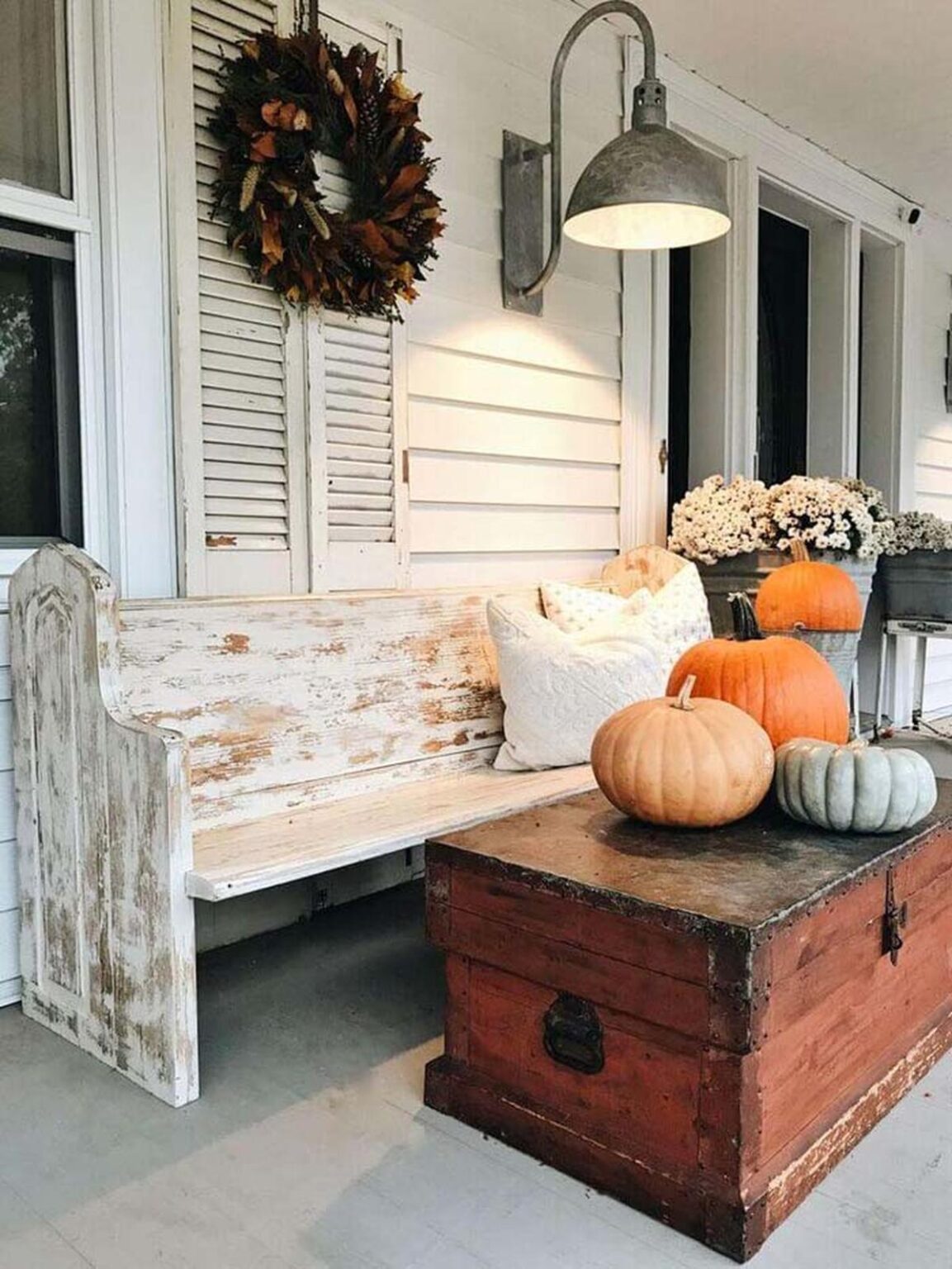 30 Eye-Catching Porch Wall Decor Ideas to Transform Your Front Entrance
