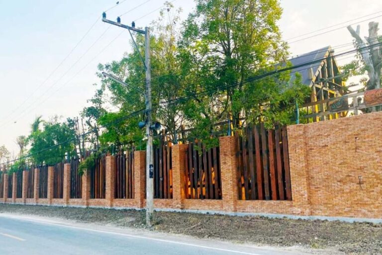 30 Creative Walls and Fences Ideas to Inspire