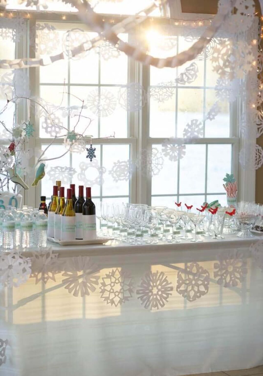 20 Charming Christmas Window Decor Ideas