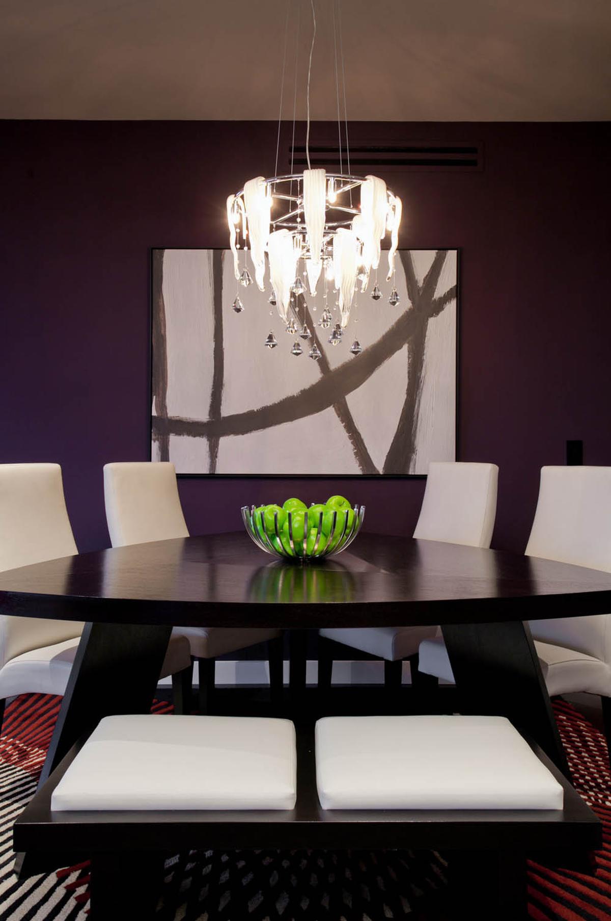 7 Elegant Dark Paint Shades Designers Love for a Bold Interior