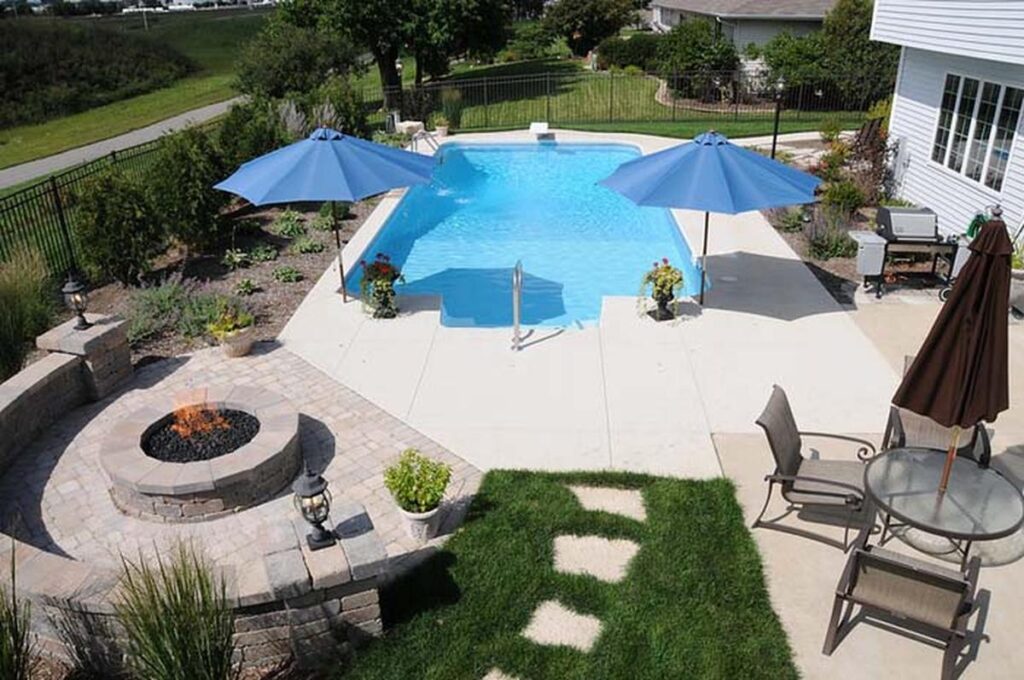 25 Poolside Fire Pit Designs to Enhance Your Outdoor Oasis