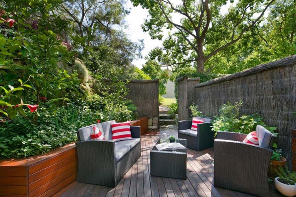 28 Townhouse Backyard Ideas to Impress
