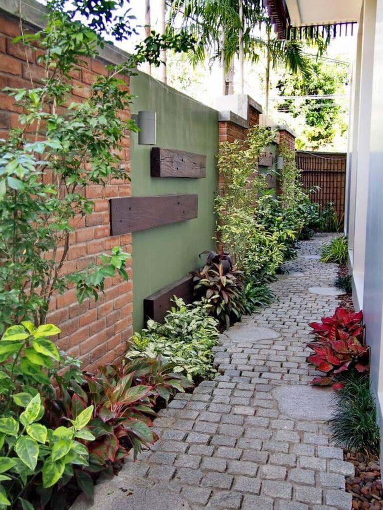 22 Stylish Landscaping Ideas Along a Fence to Enhance Your Yard