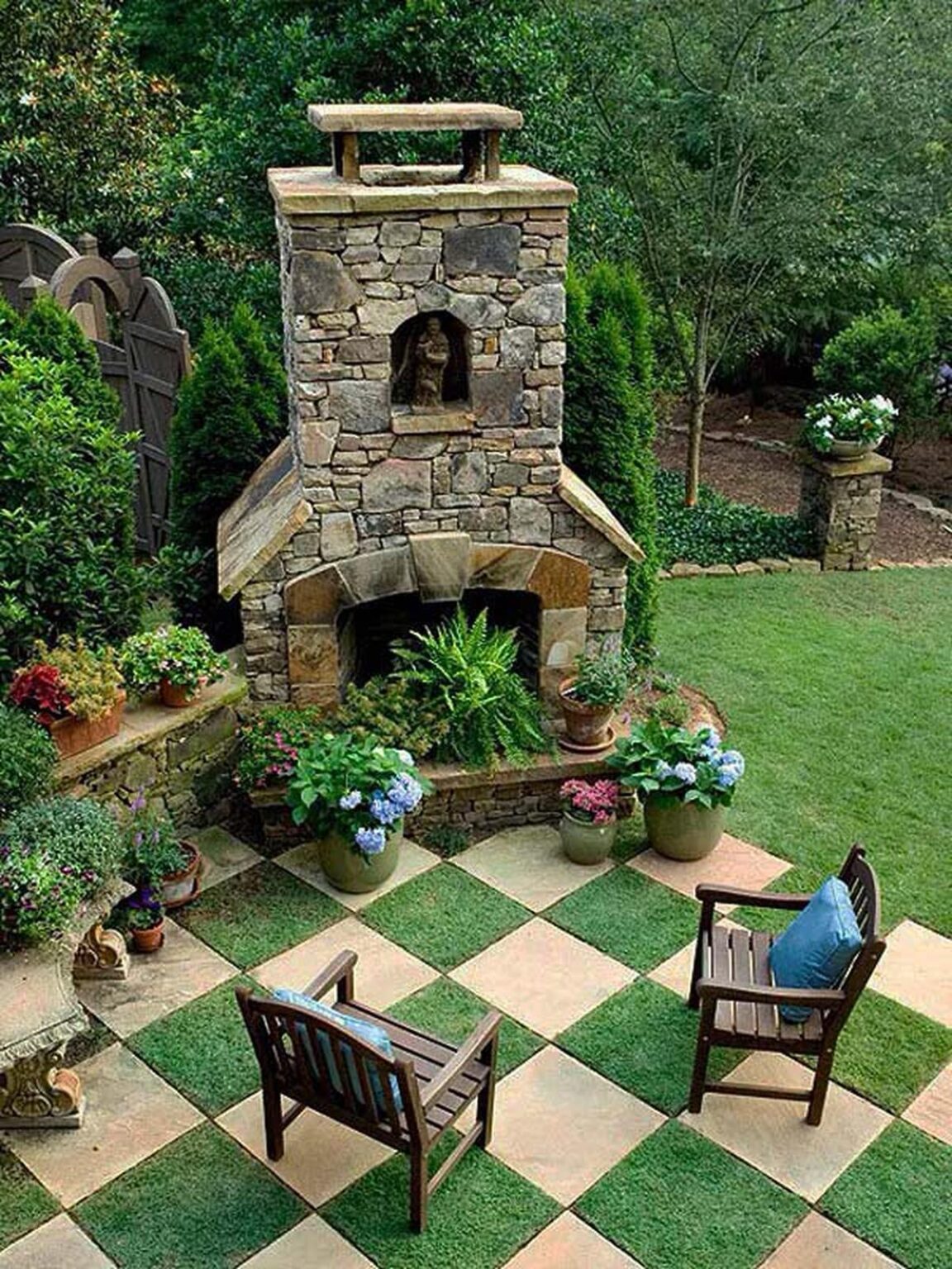 28 Best Small Backyard Turf Ideas for a Green Space