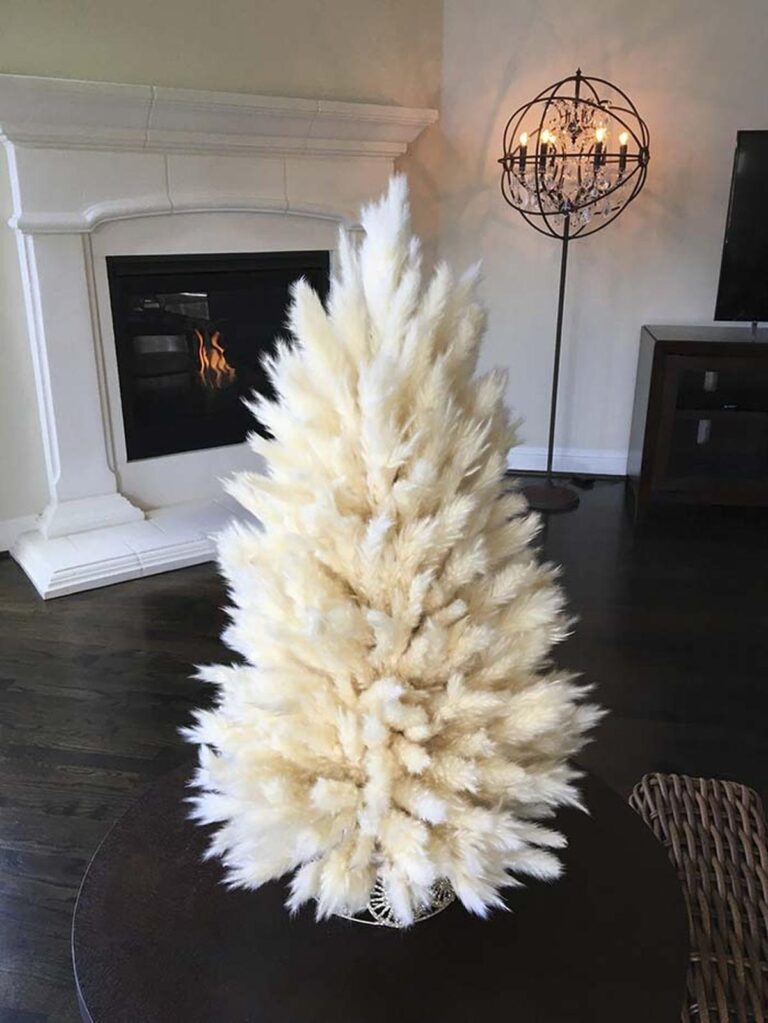 18 Chic Pampas Grass Christmas Tree Ideas