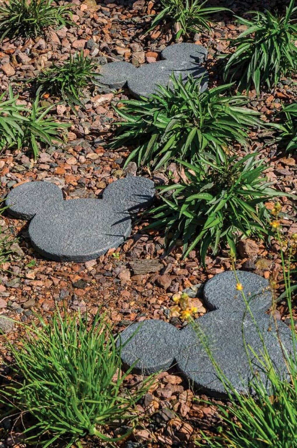 30 Creative Stepping Stone Designs for Your Backyard