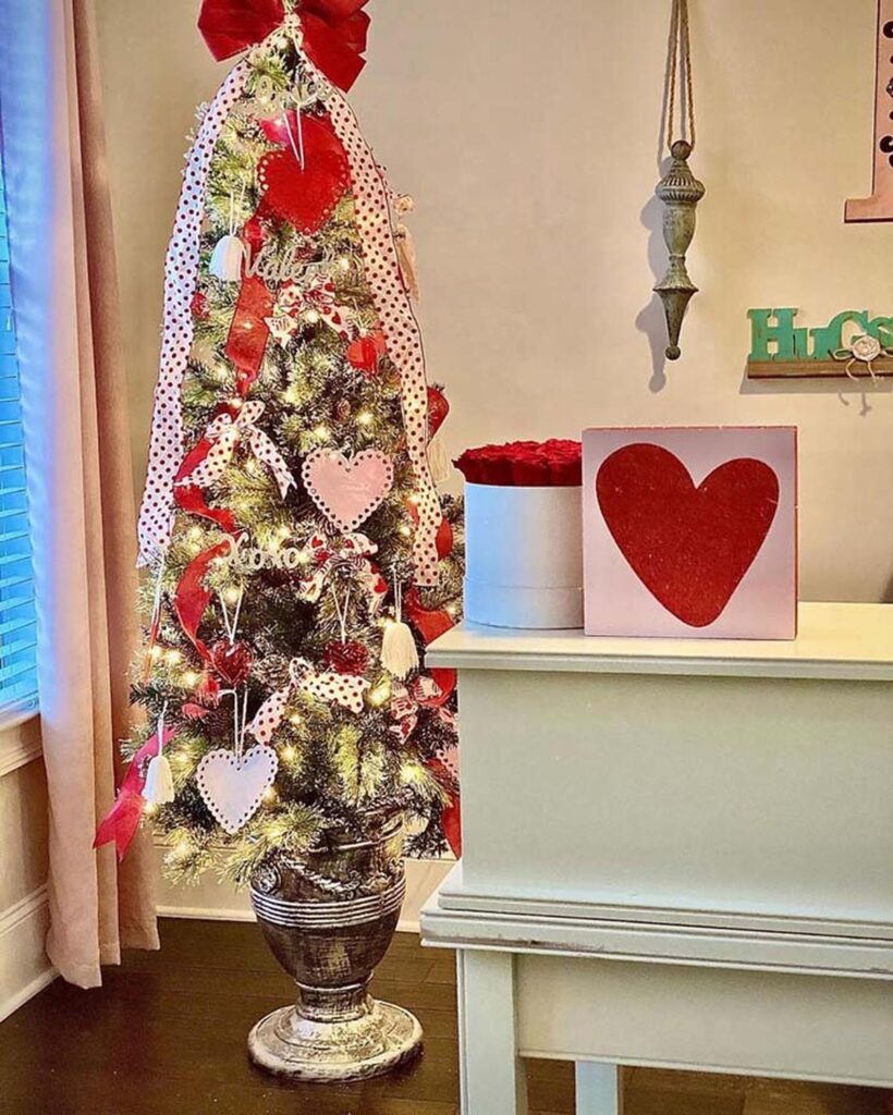 26 Beautiful Valentine’s Day Tree Decorations to Try