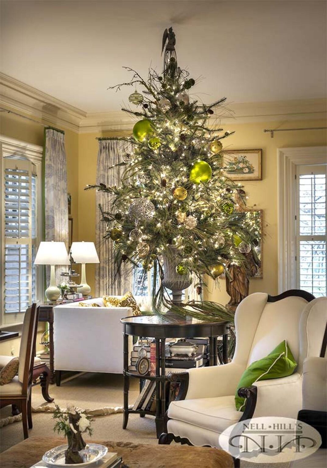 19 Gorgeous Tabletop Christmas Trees