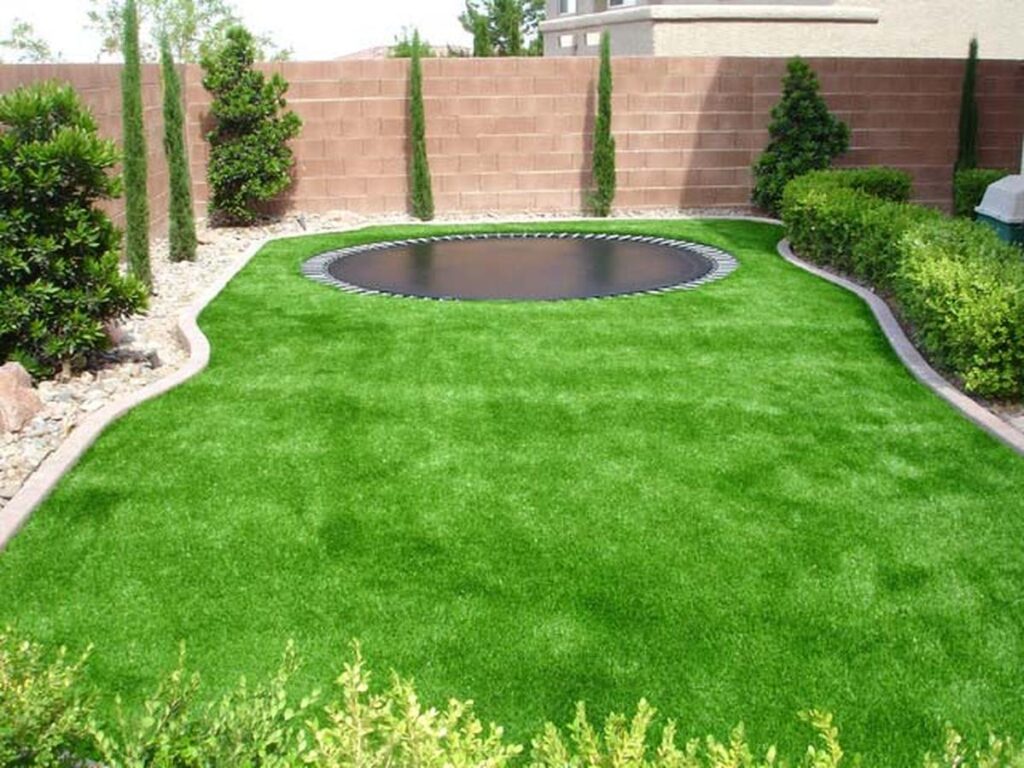 28 Best Small Backyard Turf Ideas for a Green Space