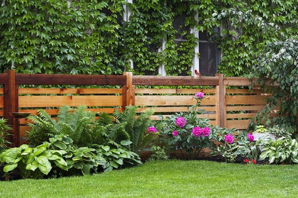 42 Top Privacy Fence Designs for Peaceful Backyards
