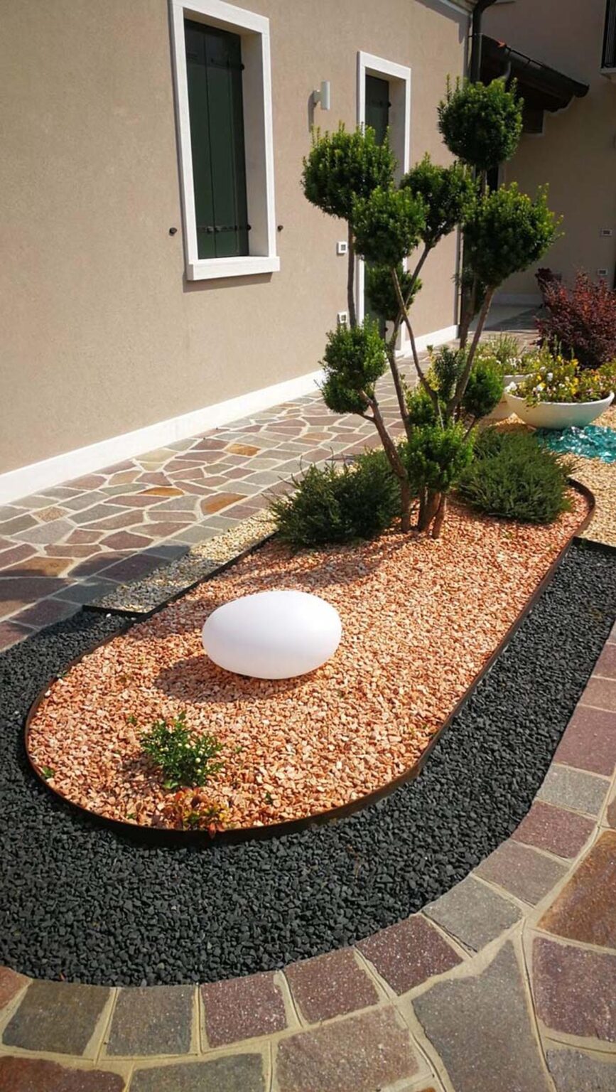 21 Beautiful Black Mulch Ideas for a Gorgeous Garden