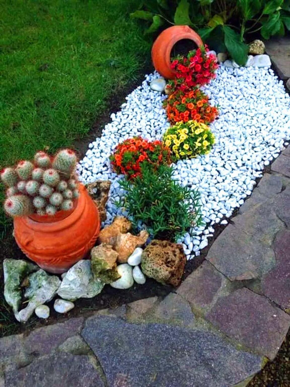 28 Beautiful Pebble Landscape Ideas for a Perfect Yard