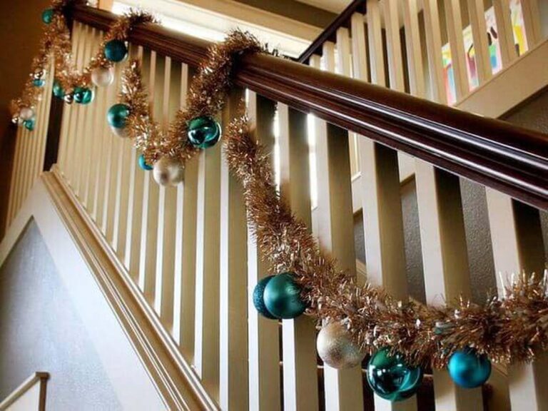 22 Easy Christmas Tinsel Decor Ideas