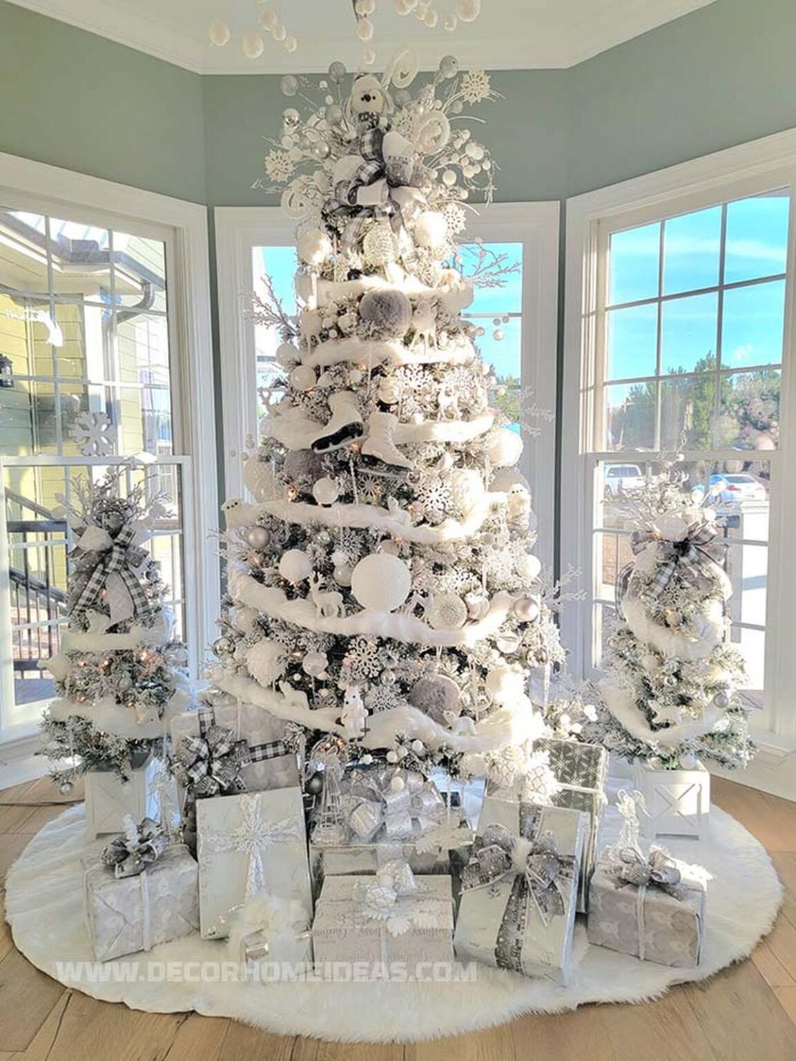 17 Chic Christmas Trees Trending This Winter