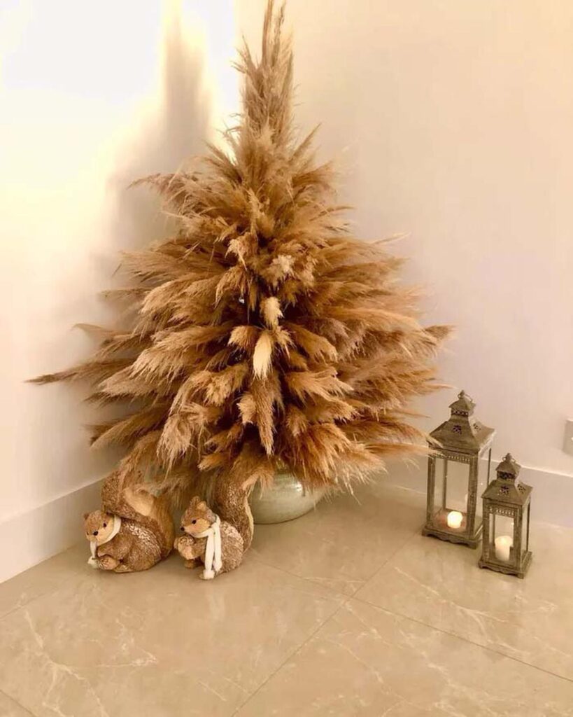 18 Chic Pampas Grass Christmas Tree Ideas