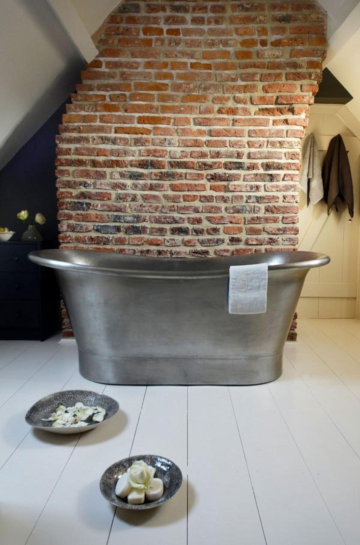 10 Beautiful Tin Bathtubs for Rustic Farmhouse Decor