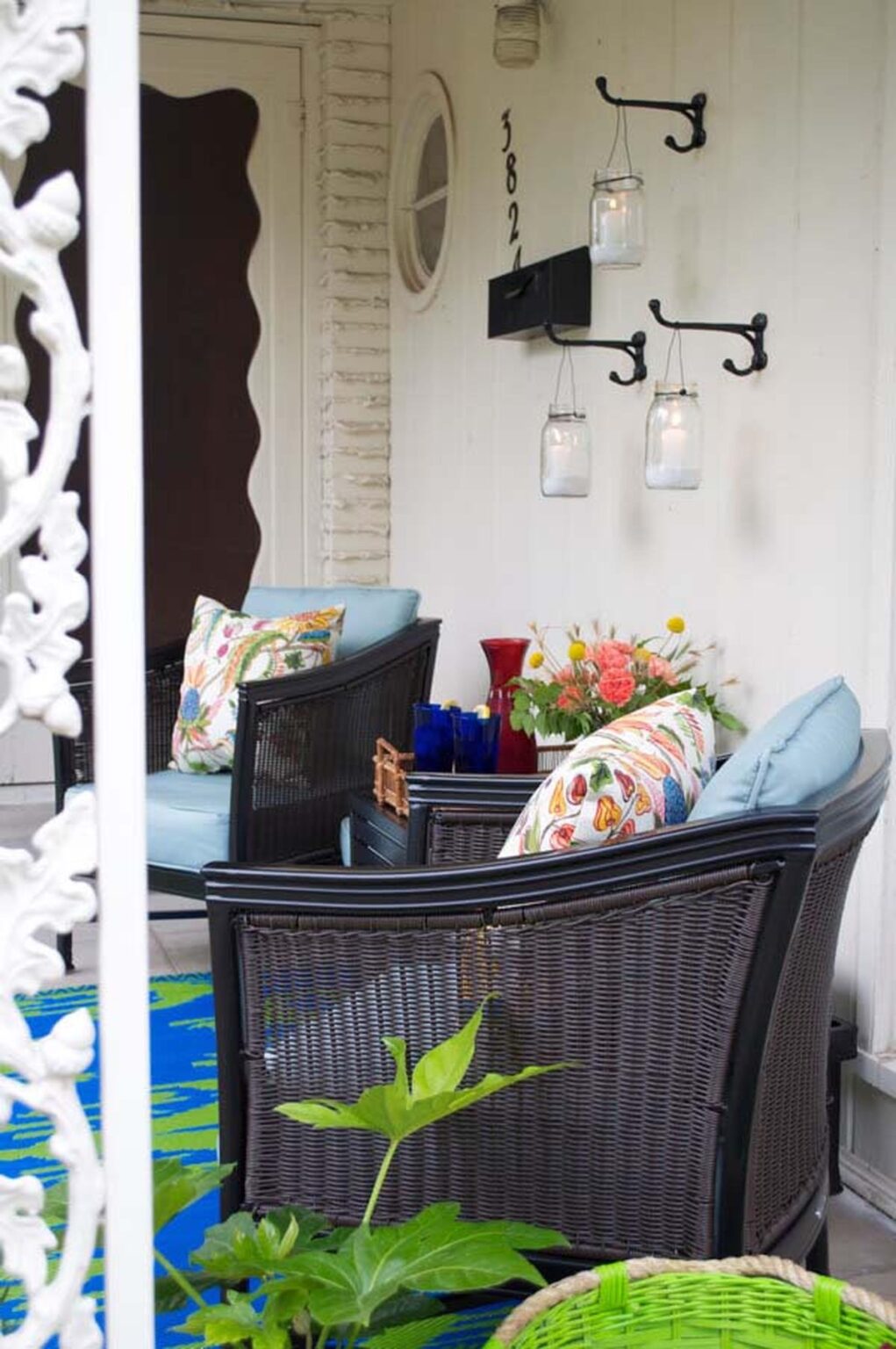 30 Eye-Catching Porch Wall Decor Ideas to Transform Your Front Entrance