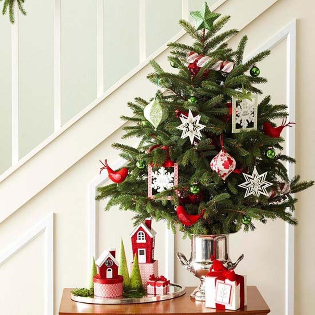 19 Gorgeous Tabletop Christmas Trees