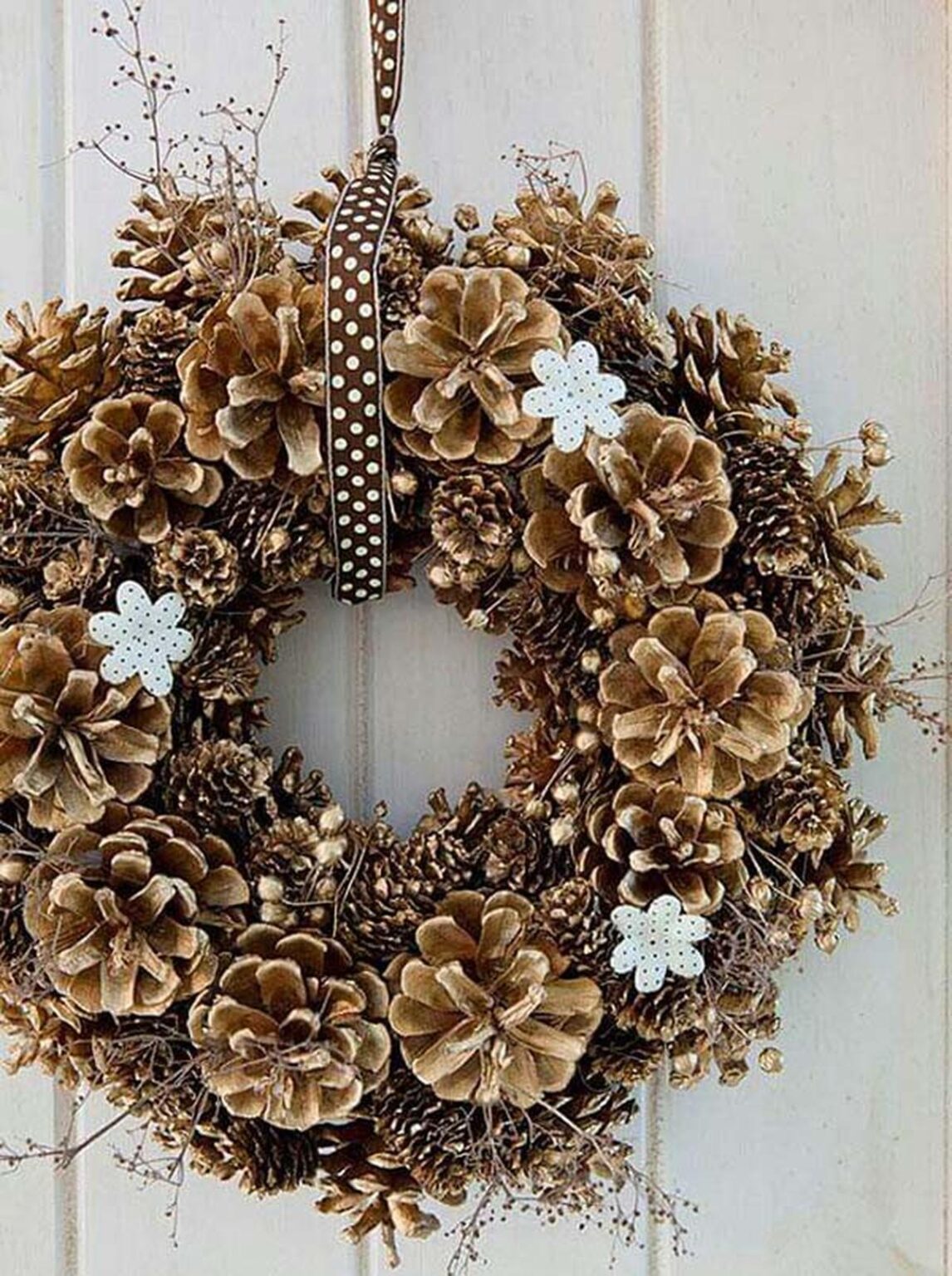 28 Best DIY Christmas Pine Cone Crafts for a Cozy Decor