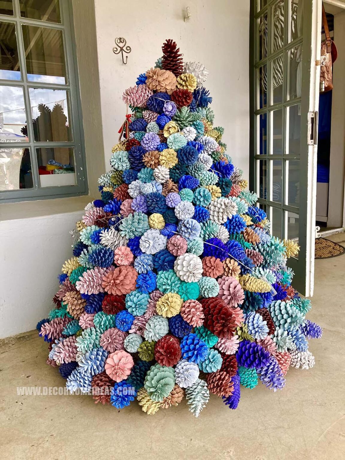 28 Best DIY Christmas Pine Cone Crafts for a Cozy Decor