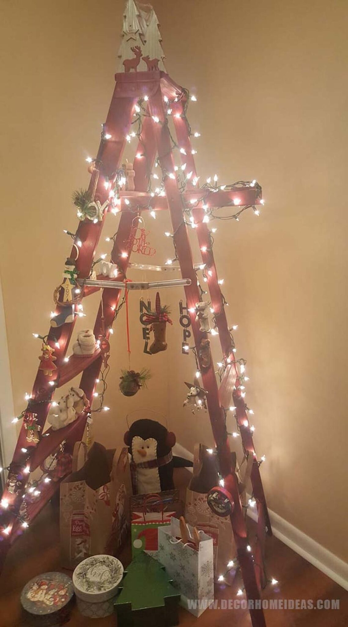 28 Innovative Christmas Ladder Tree Designs to Try