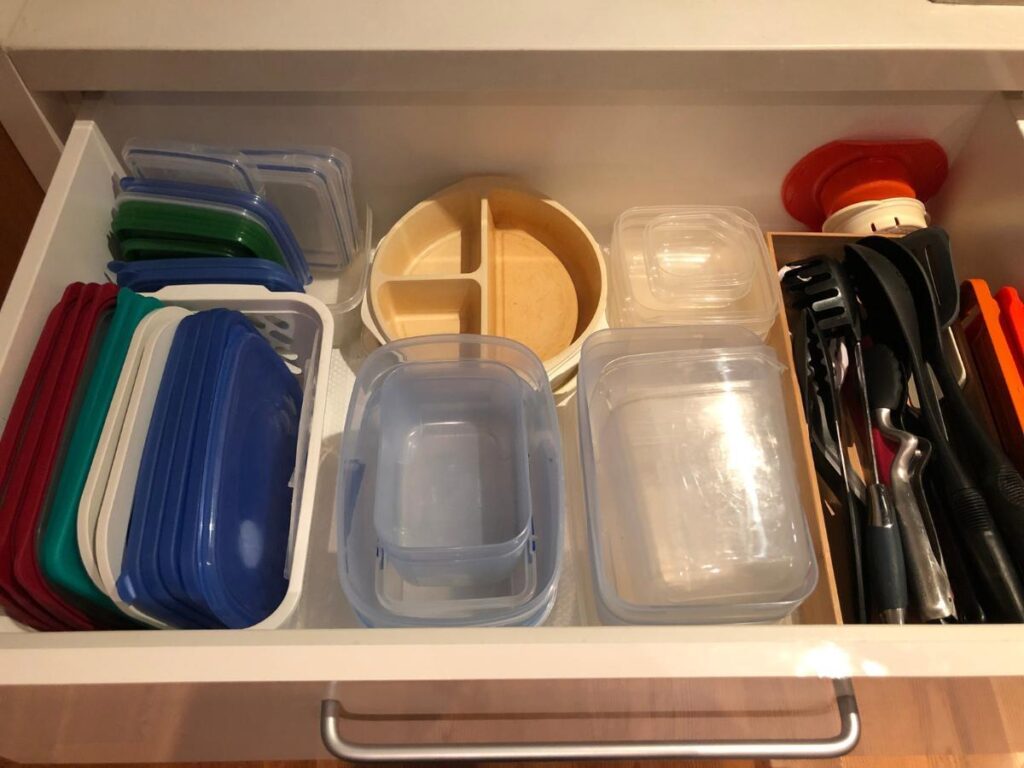 18 Clever Ways to Organize Your Tupperware and Maximize Space