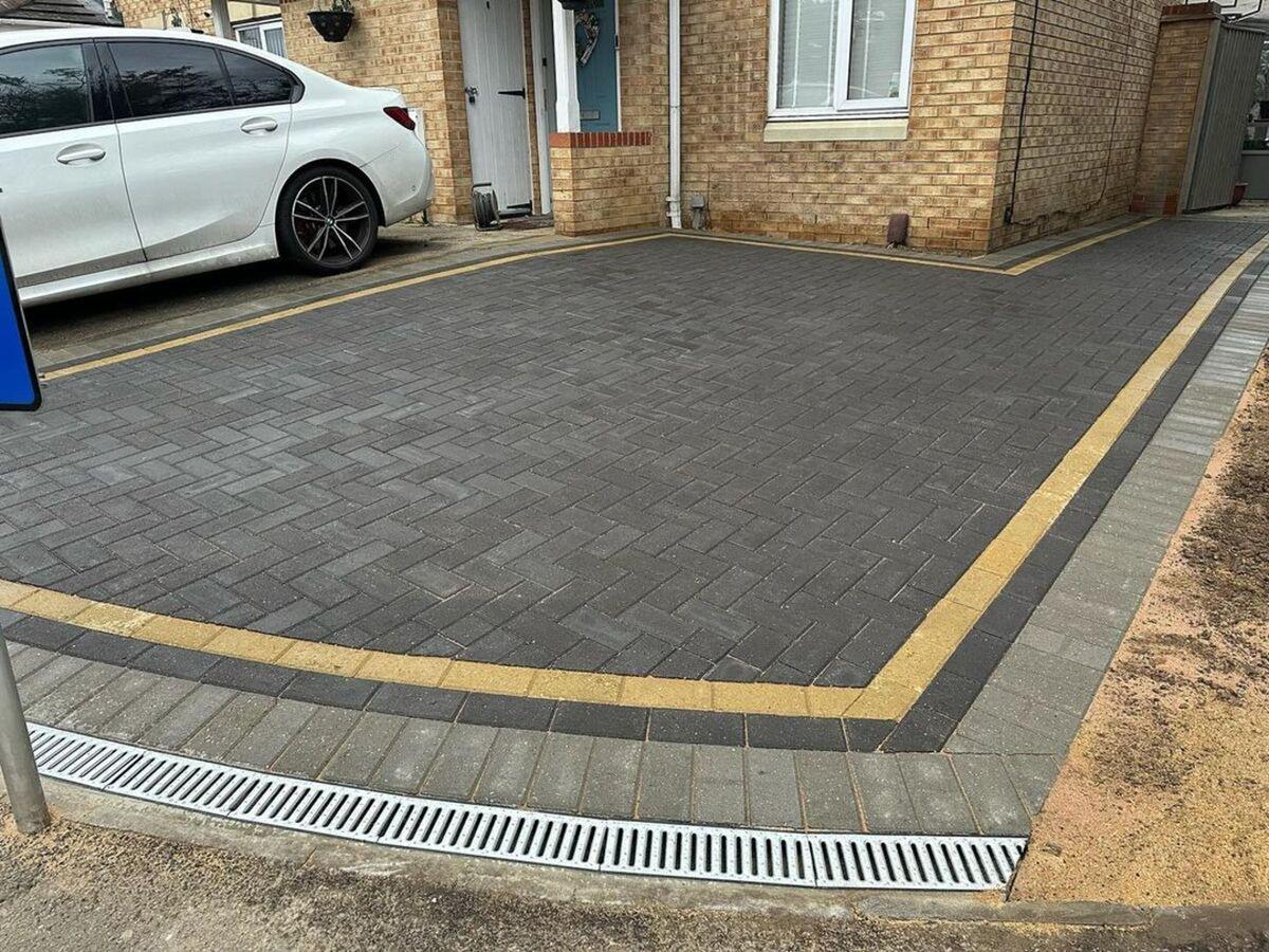 12 Stylish Driveway Border Ideas to Elevate Your Home’s Exterior