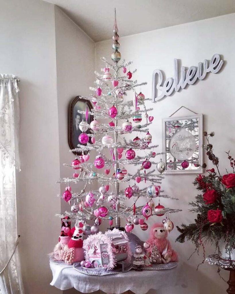 26 Beautiful Valentine’s Day Tree Decorations to Try