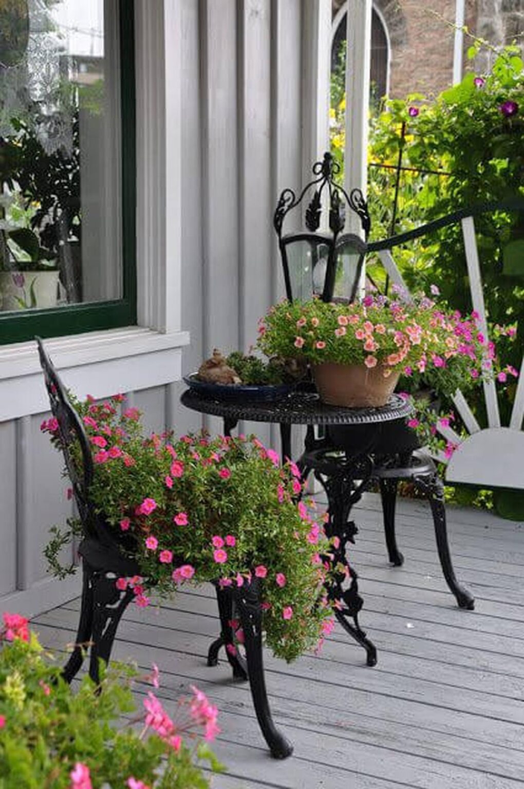 25 Chic Bistro Set Garden Landscaping Ideas to Create a Cozy Outdoor Nook