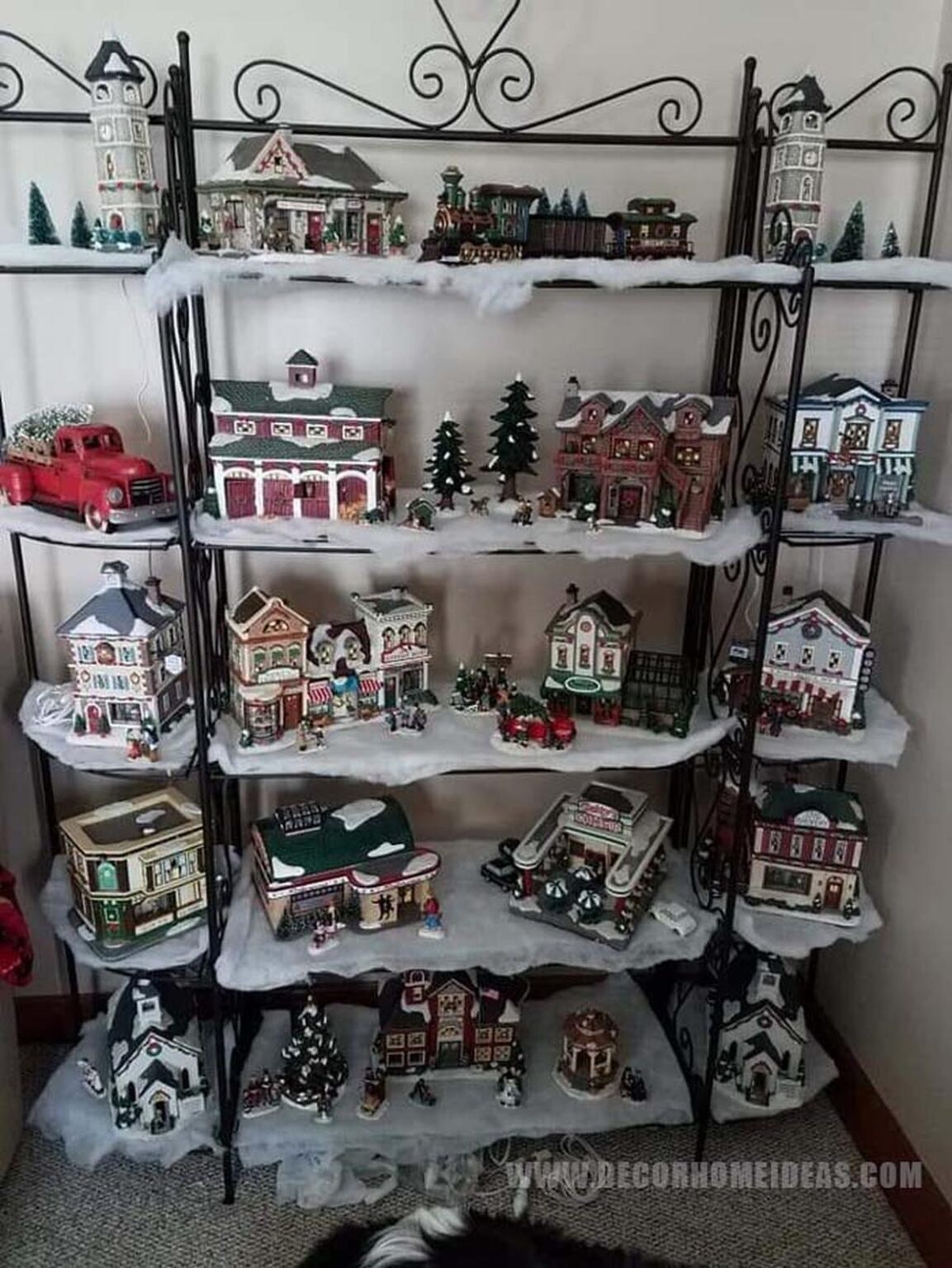 28 Innovative Christmas Ladder Tree Designs to Try