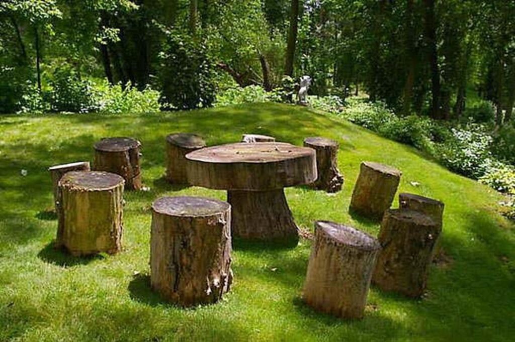 30 Innovative Tree Stump Decorations for Outdoor Spaces
