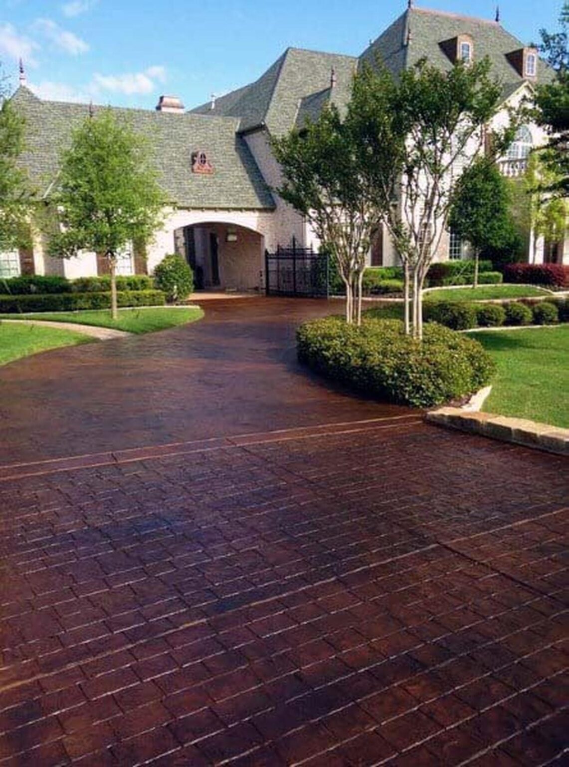 25 Concrete Driveway Designs for a Modern Home