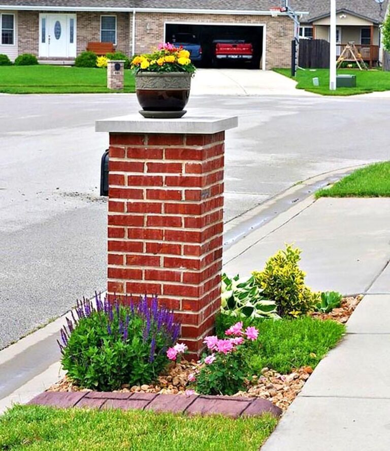 26 Mailbox Landscapes with Stunning Flower Beds
