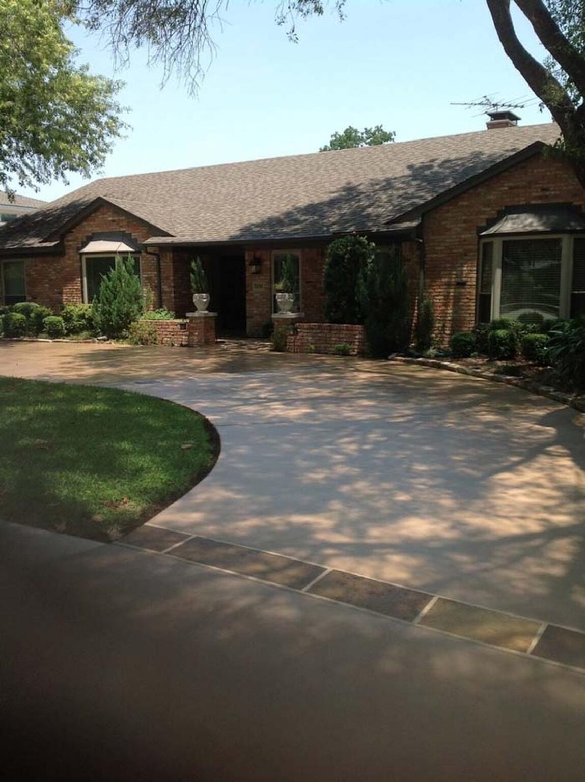 25 Concrete Driveway Designs for a Modern Home