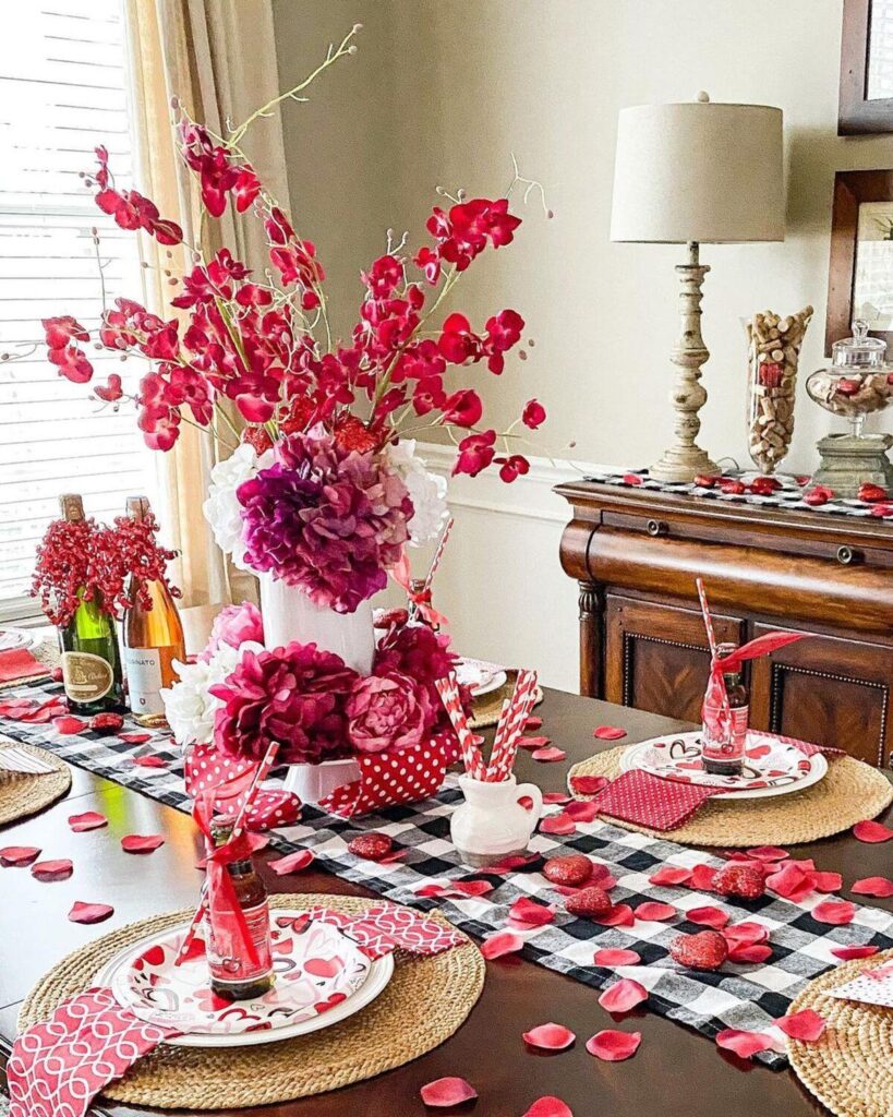 16 Romantic Valentine's Tablescape Ideas