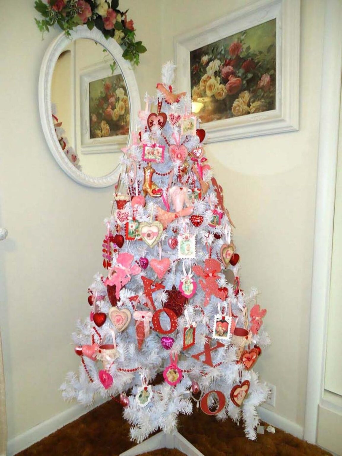 26 Beautiful Valentine’s Day Tree Decorations to Try