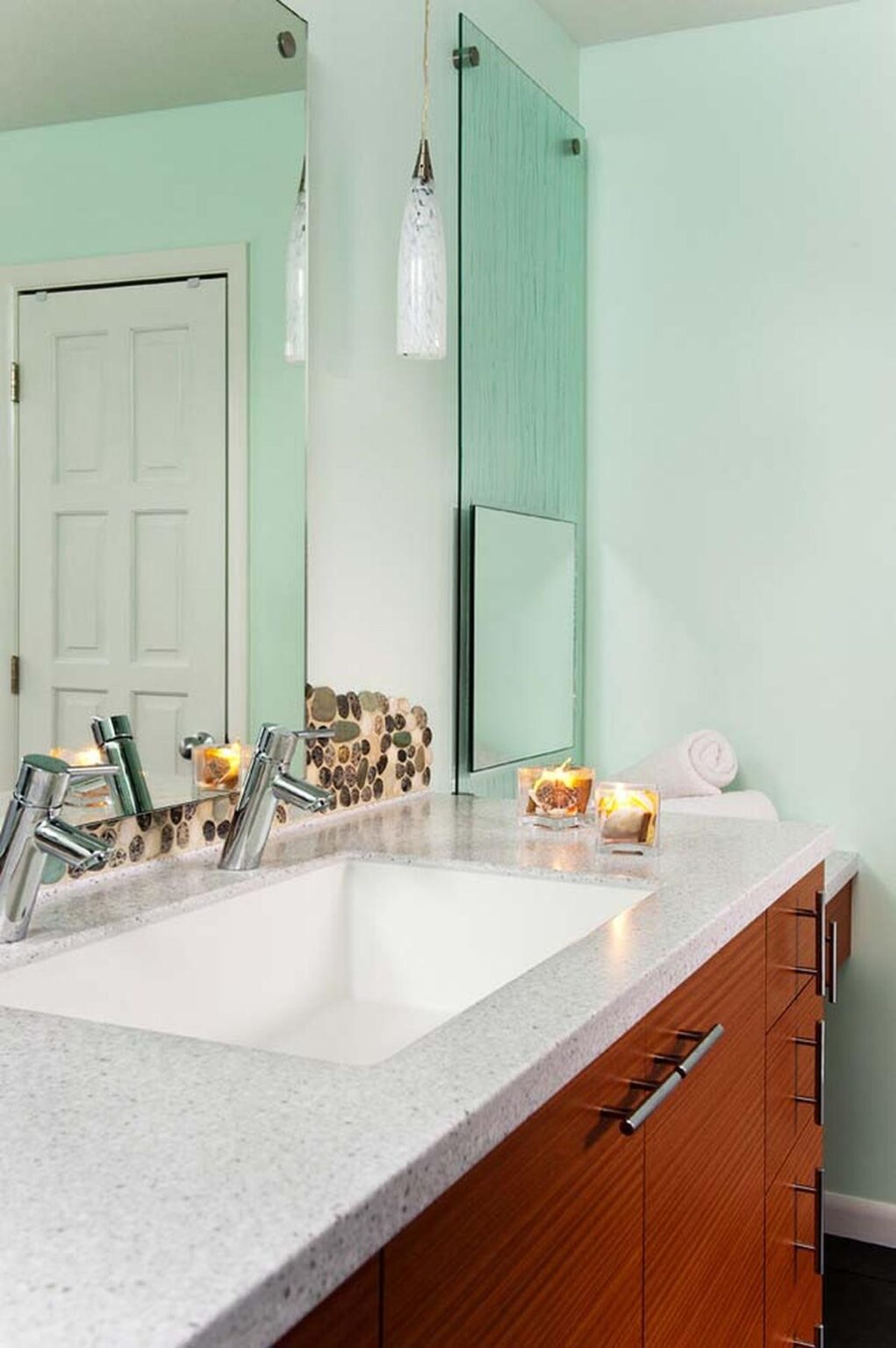 26 Gorgeous Colors to Complement Mint Green in Any Room