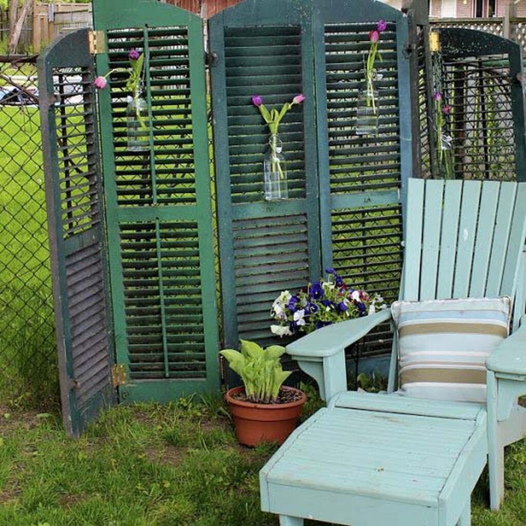 42 Top Privacy Fence Designs for Peaceful Backyards